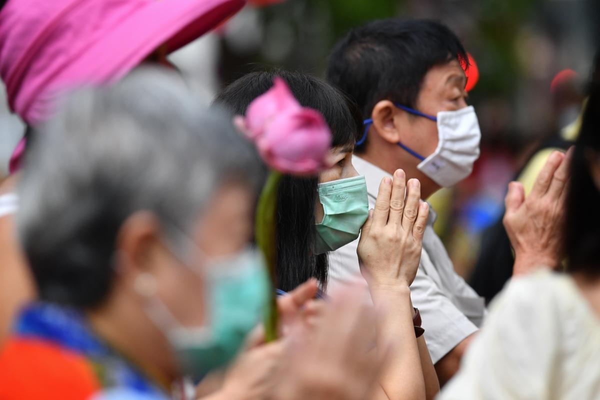 In Pictures: Popular Waterloo Street temple reopens to long queues ...