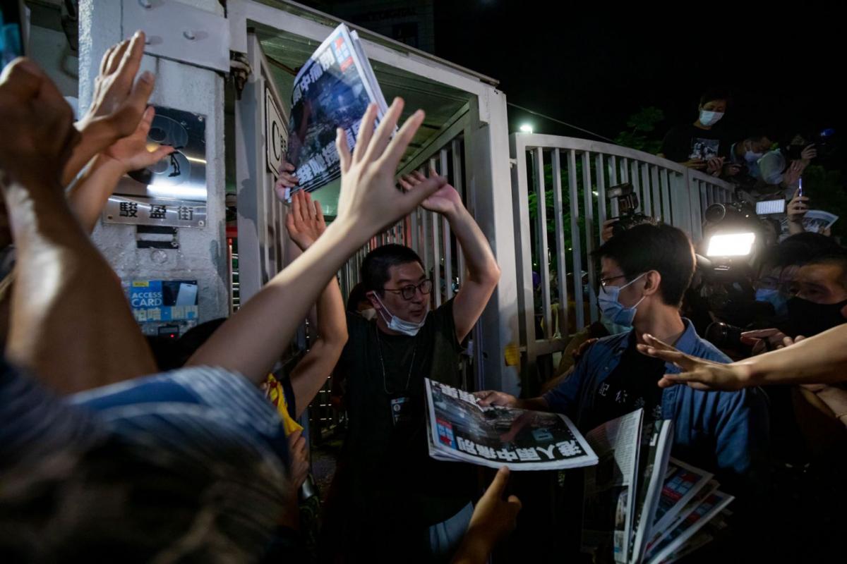 In Pictures: Hong Kong's Apple Daily prints final edition | The Straits ...