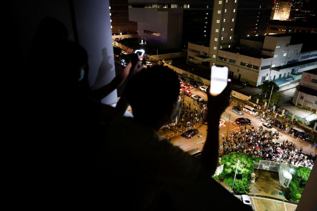 In Pictures: Hong Kong's Apple Daily prints final edition | The Straits ...