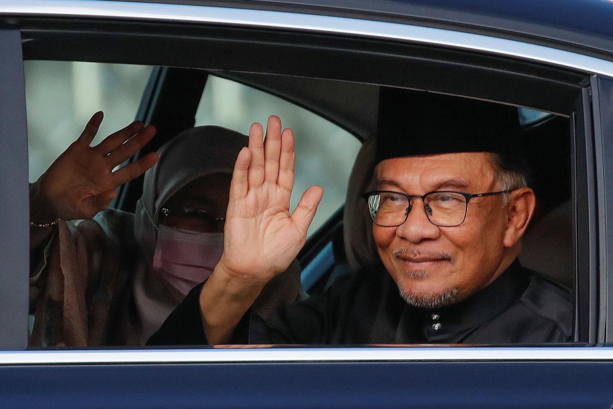 In Pictures: Anwar Ibrahim is Malaysia’s 10th prime minister | The ...