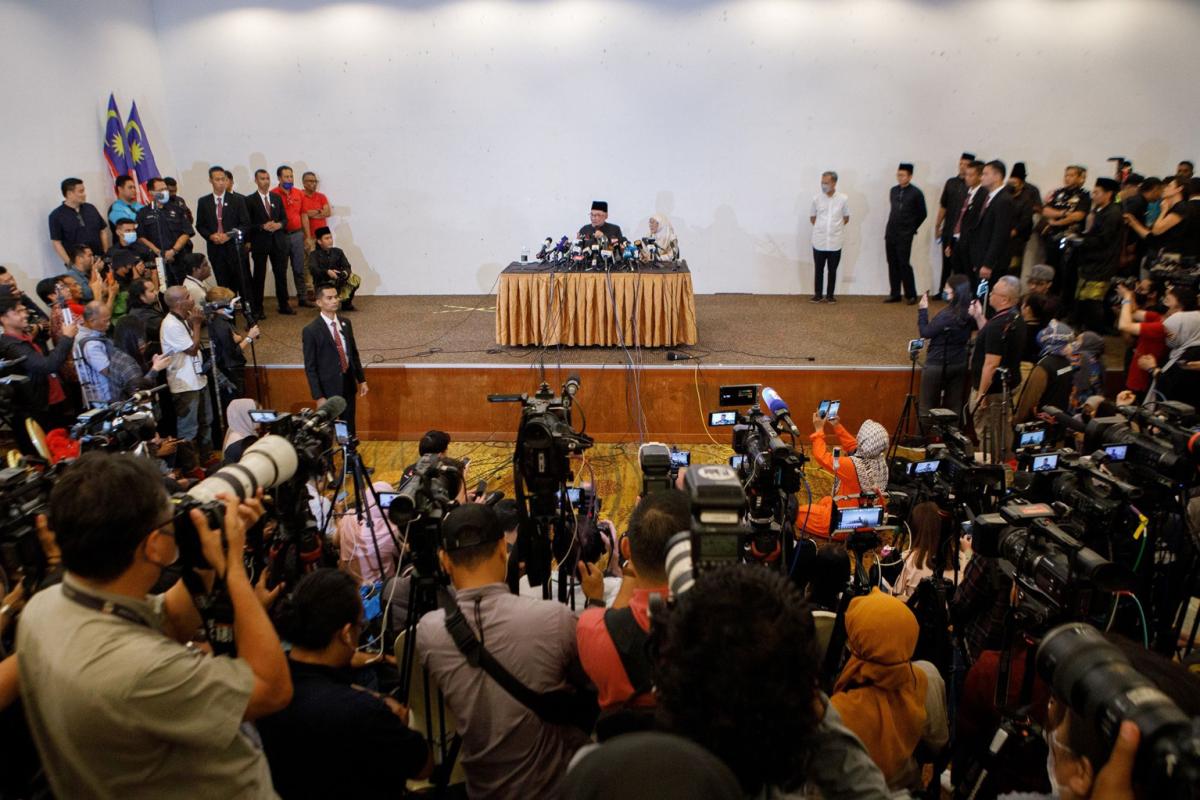 In Pictures: Anwar Ibrahim is Malaysia’s 10th prime minister | The ...