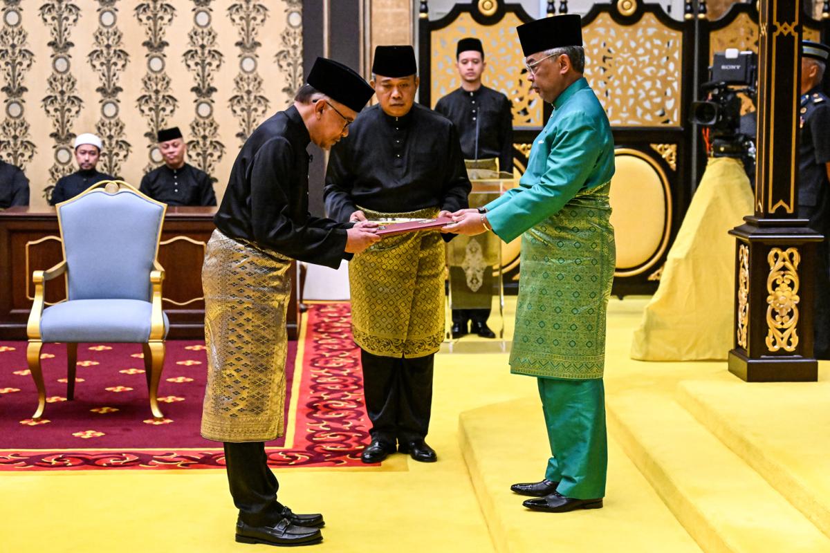 In Pictures: Anwar Ibrahim is Malaysia’s 10th prime minister | The ...