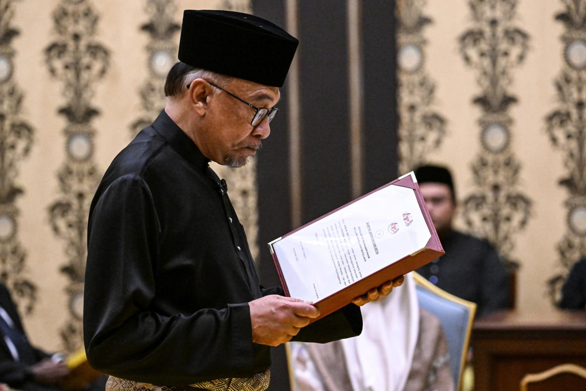 In Pictures: Anwar Ibrahim is Malaysia’s 10th prime minister | The ...