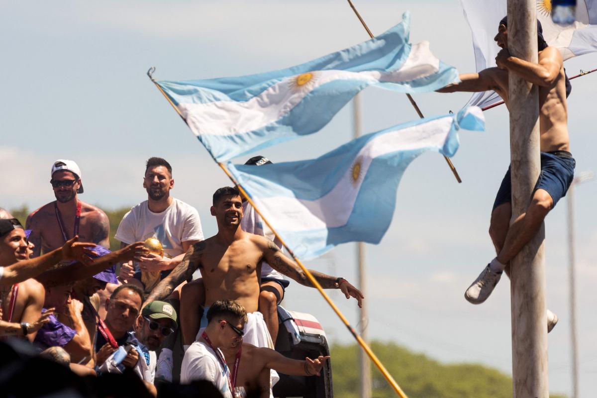 In Pictures: Argentina World Cup victory parade attracts massive crowd ...