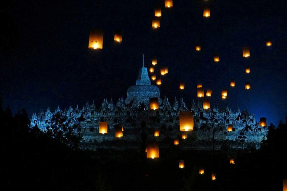 In Pictures: Devotees honour Buddha on Vesak Day | The Straits Times