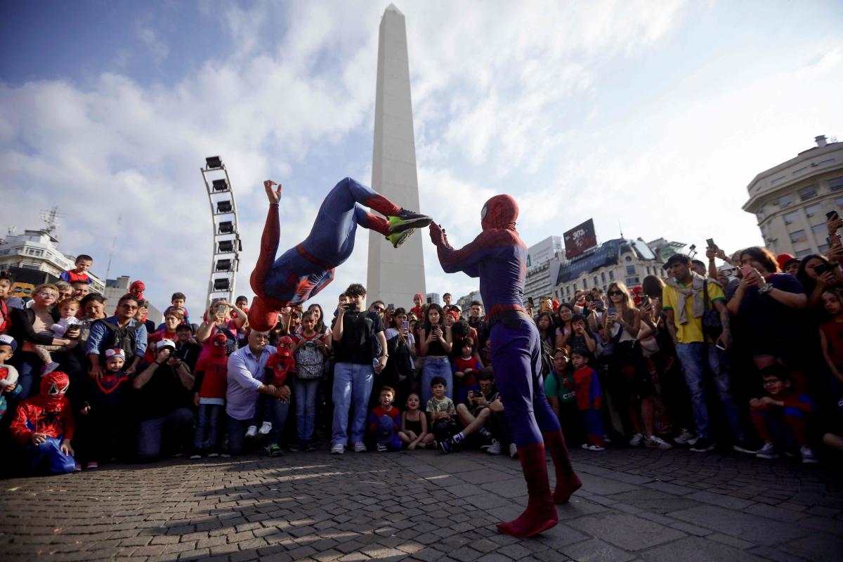 In Pictures: Fans assemble to break record for largest Spider-Man ...